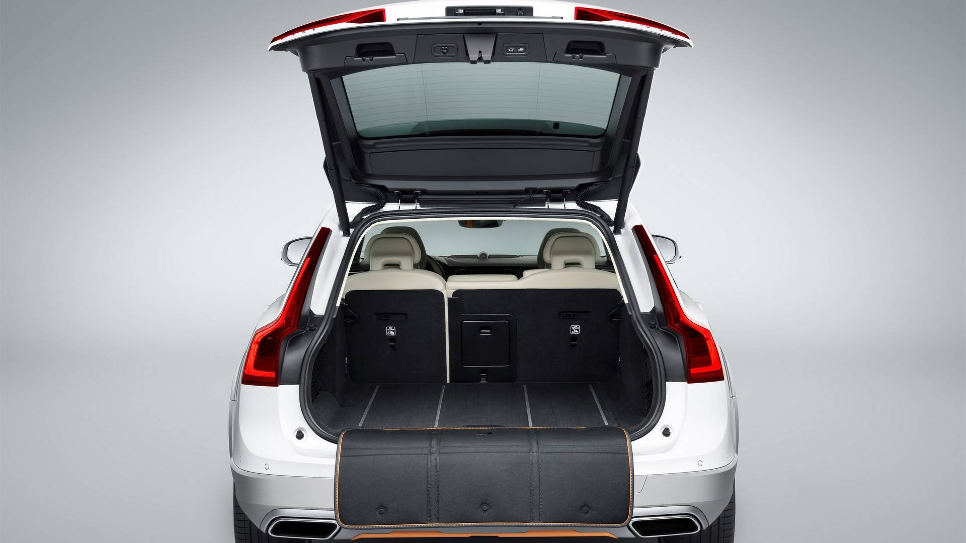 Volvo V90 Cross Country Volvo Ocean Race boot - Auto motor si sport