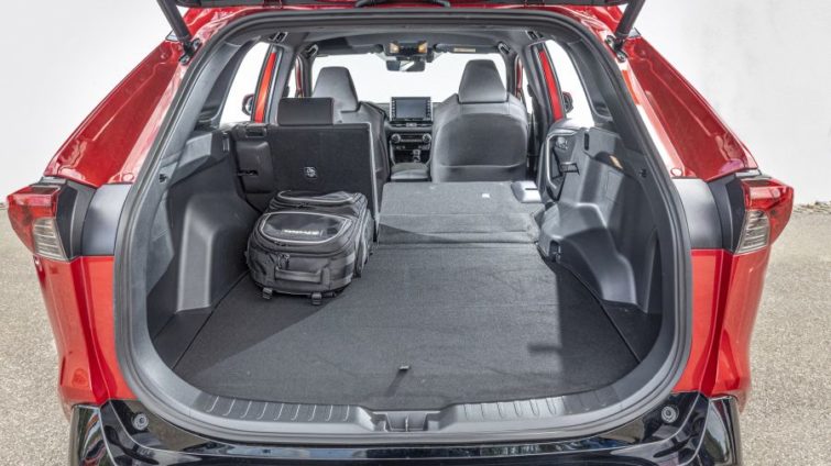 test comparativ Toyota RAV4 PHEV - Auto motor si sport