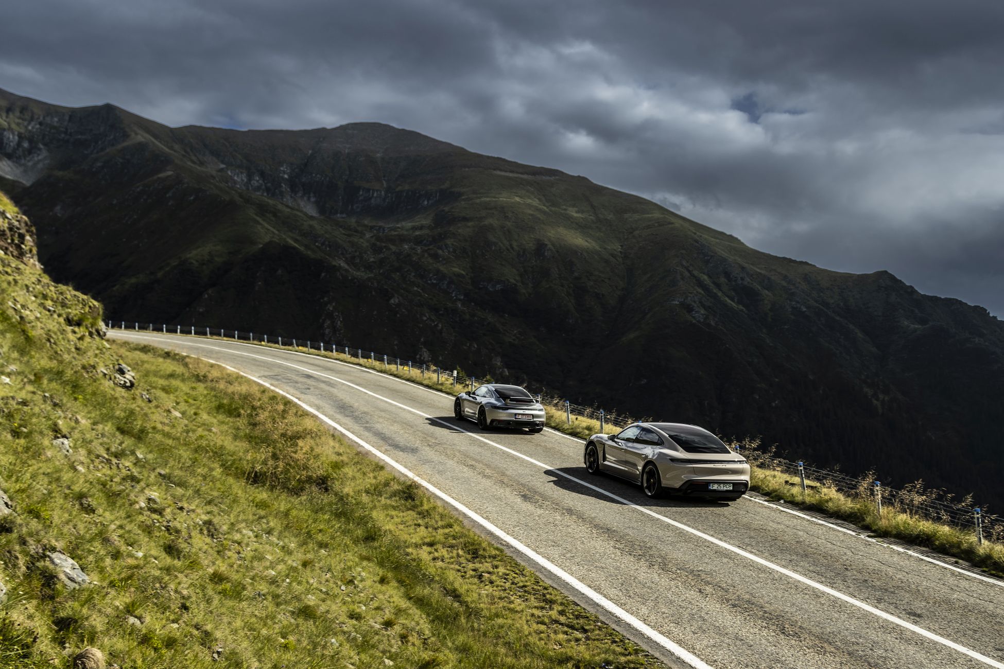 test comparativ BMW i4 M50, BMW M4 Competition, Porsche 911 GTS ...