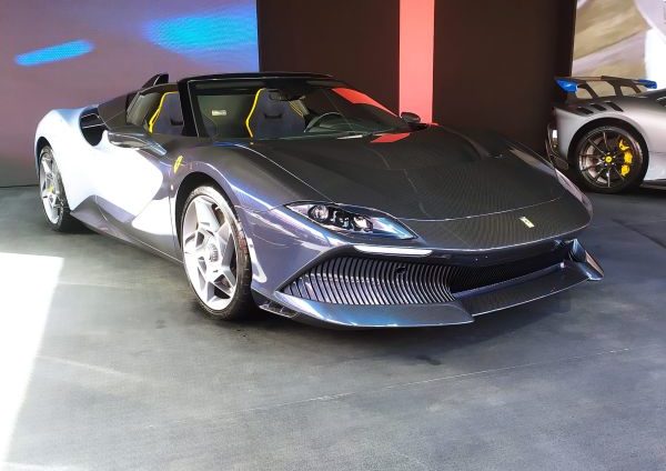 Ferrari SP-8 - Auto motor si sport