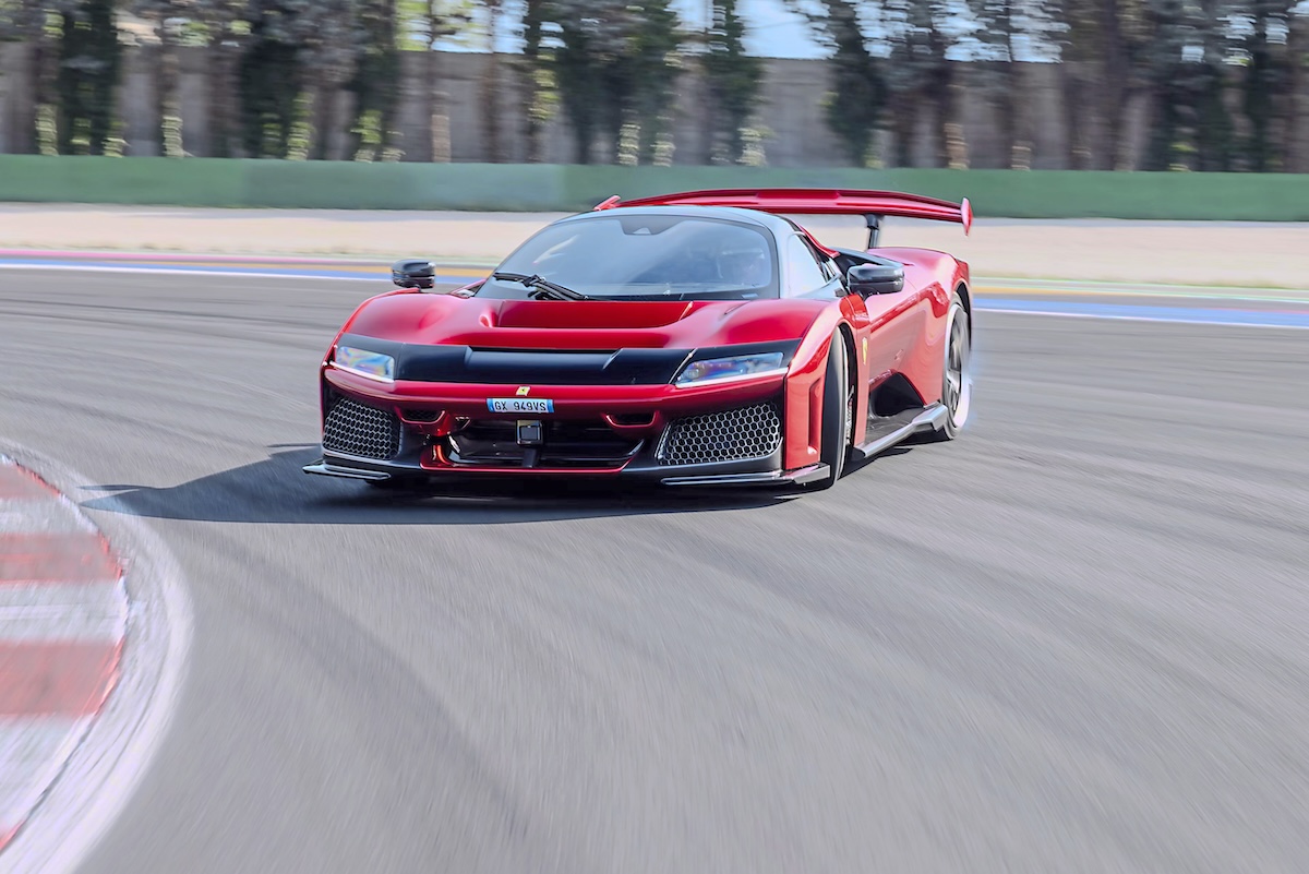 Fascinație: Ferrari F80 - Dă-mi un HY!